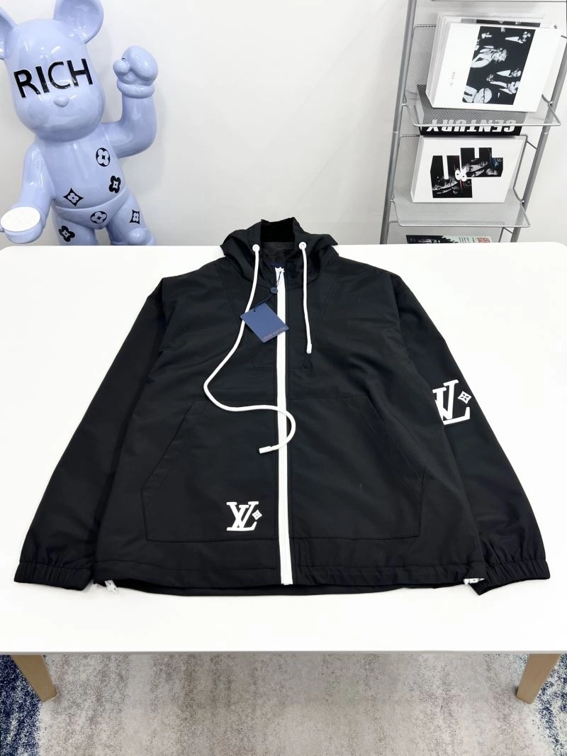 Top mirror Louis Vuitton Outwear