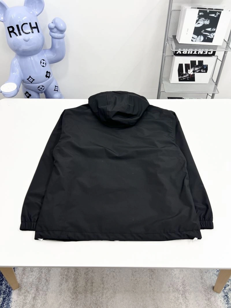 Top mirror Louis Vuitton Outwear