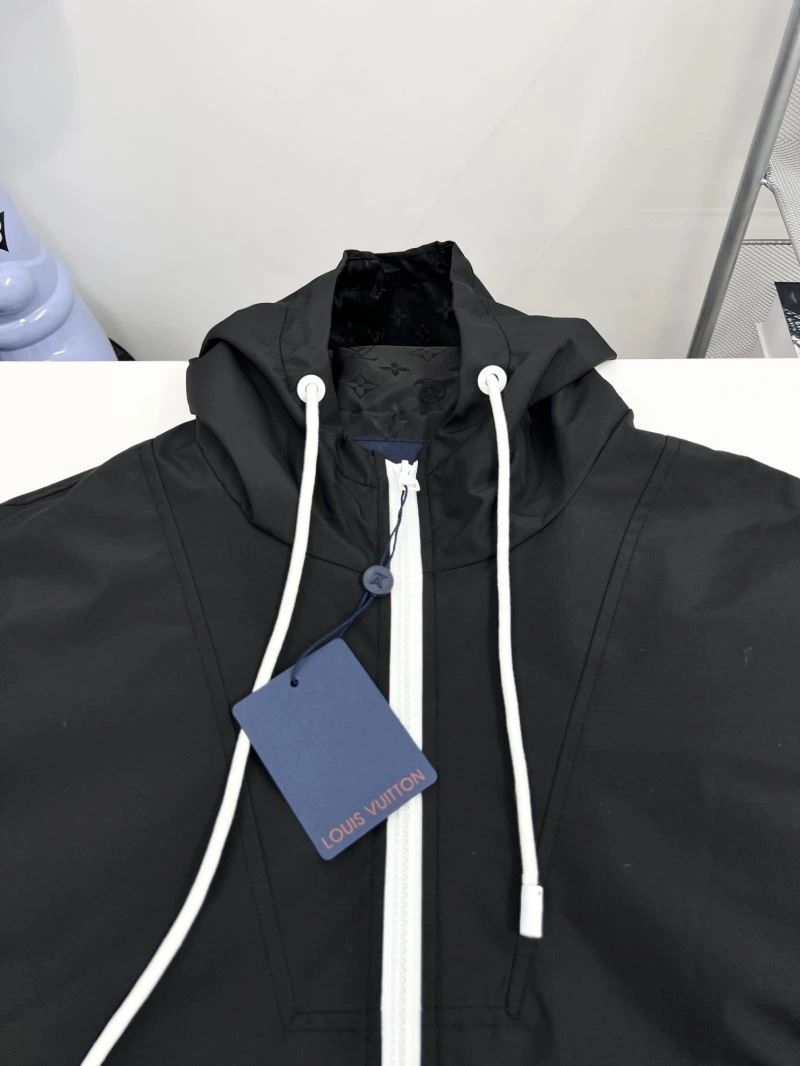 Top mirror Louis Vuitton Outwear