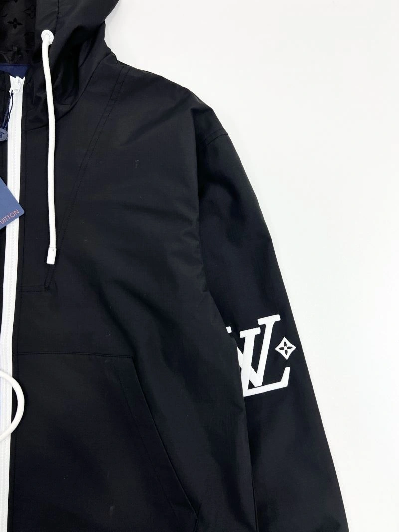 Top mirror Louis Vuitton Outwear