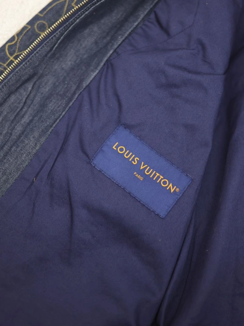 Top mirror Louis Vuitton Outwear