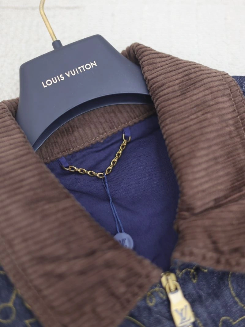 Top mirror Louis Vuitton Outwear