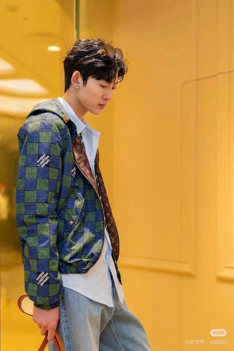 Inexpensive Louis Vuitton Outwear