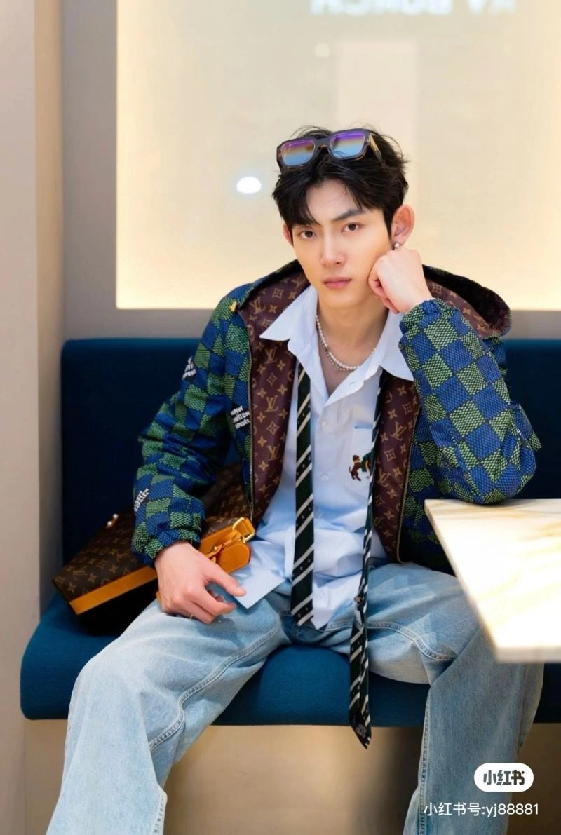 Inexpensive Louis Vuitton Outwear