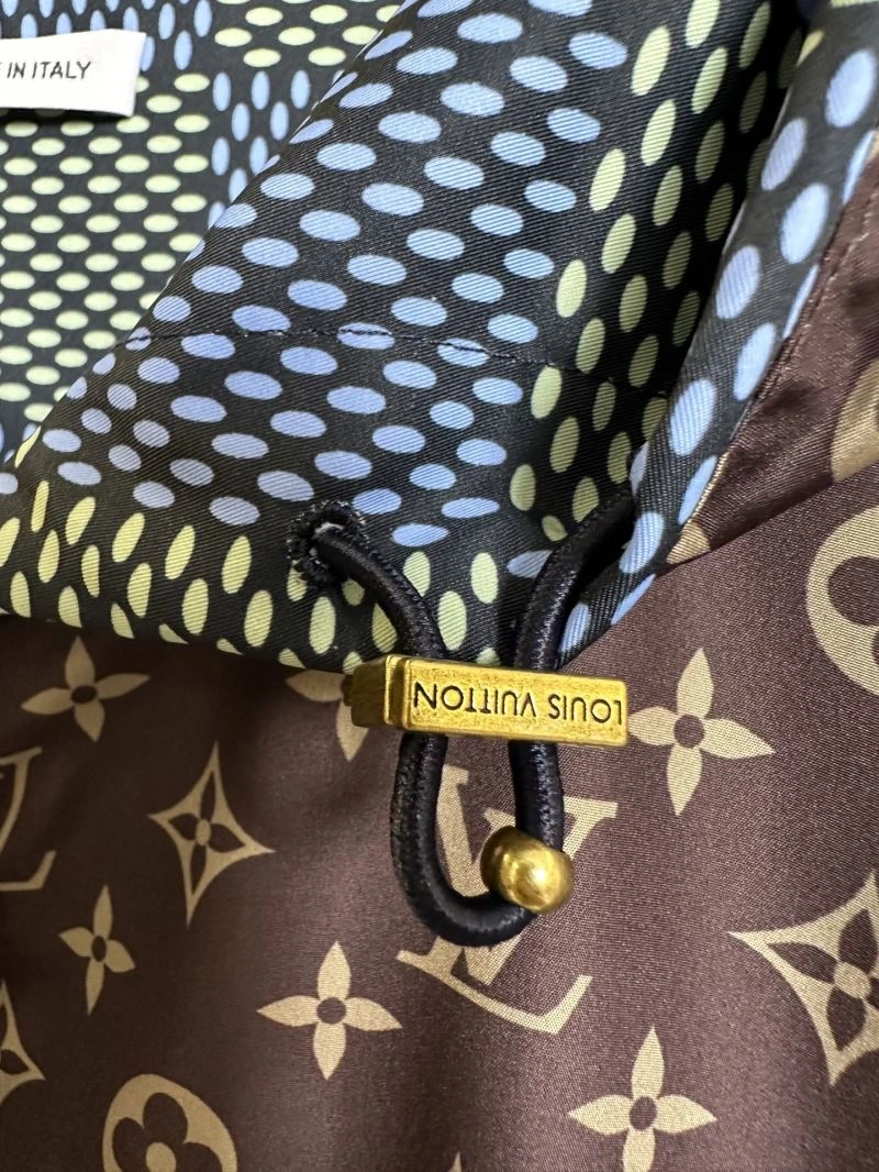 Accurate model Louis Vuitton Outwear