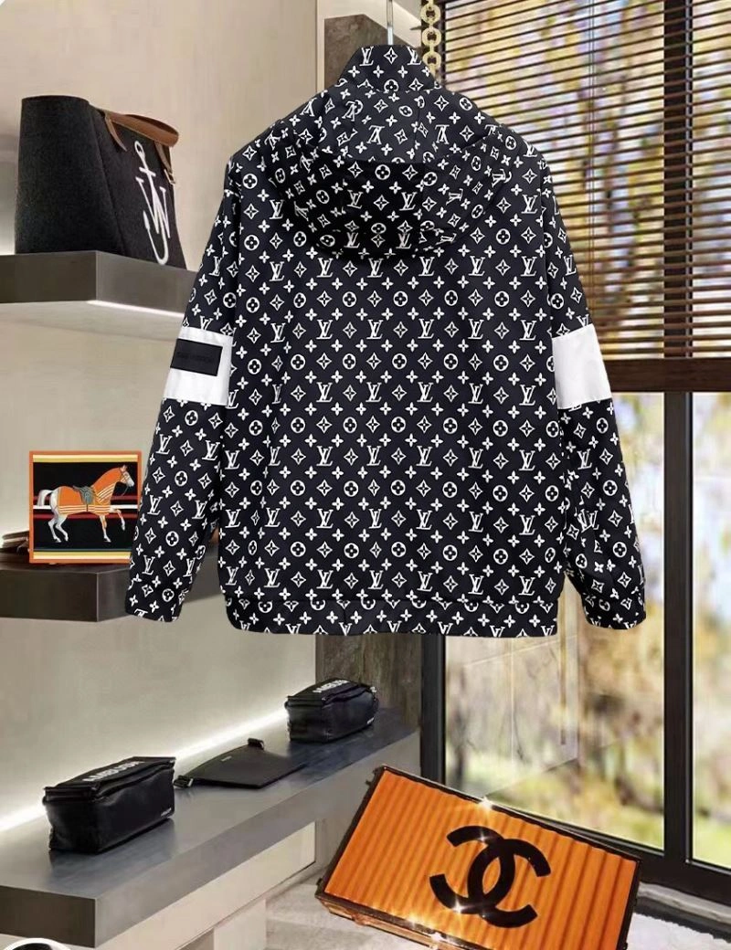 Top mirror Louis Vuitton Outwear