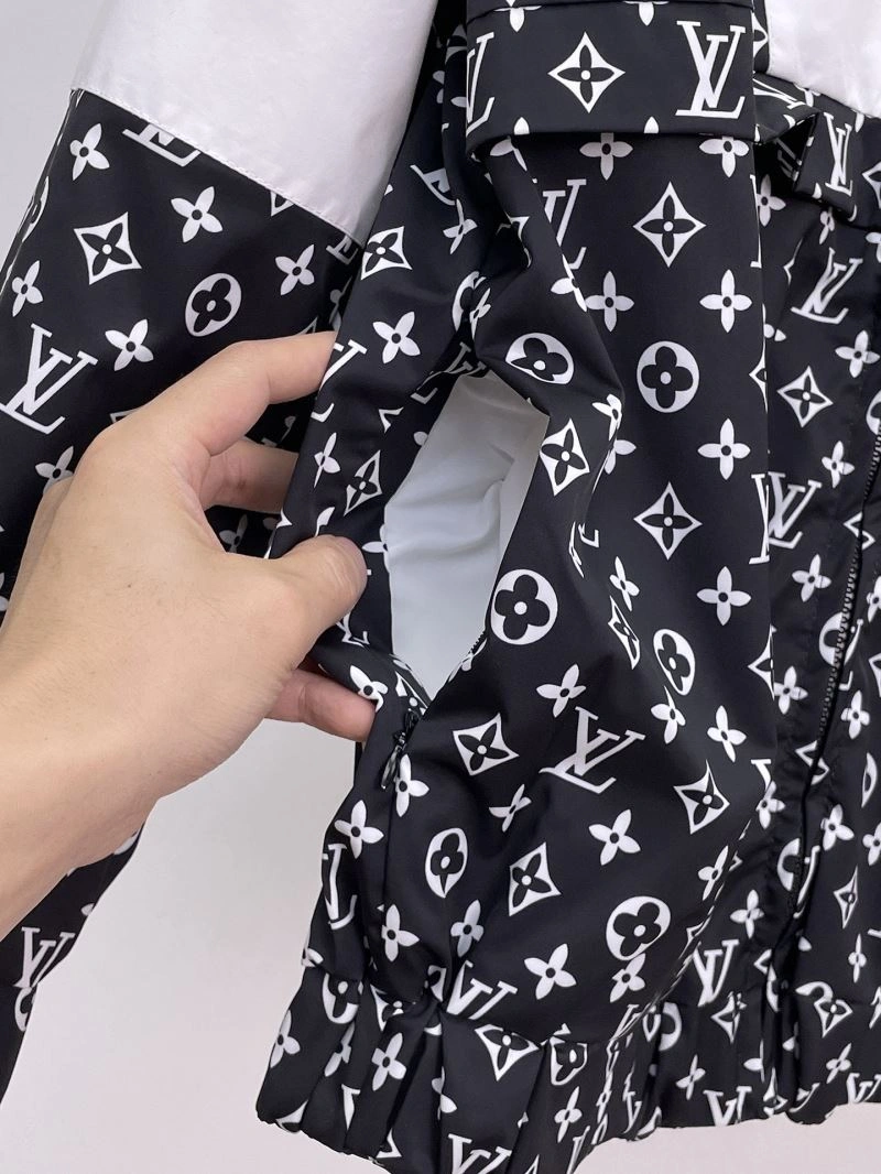 Top mirror Louis Vuitton Outwear