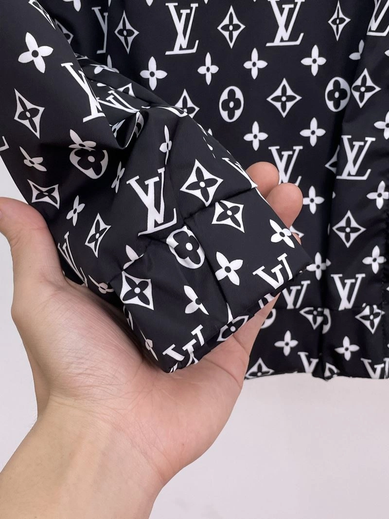 Top mirror Louis Vuitton Outwear