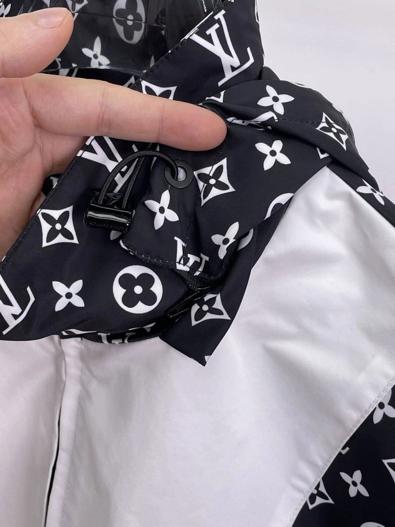Top mirror Louis Vuitton Outwear