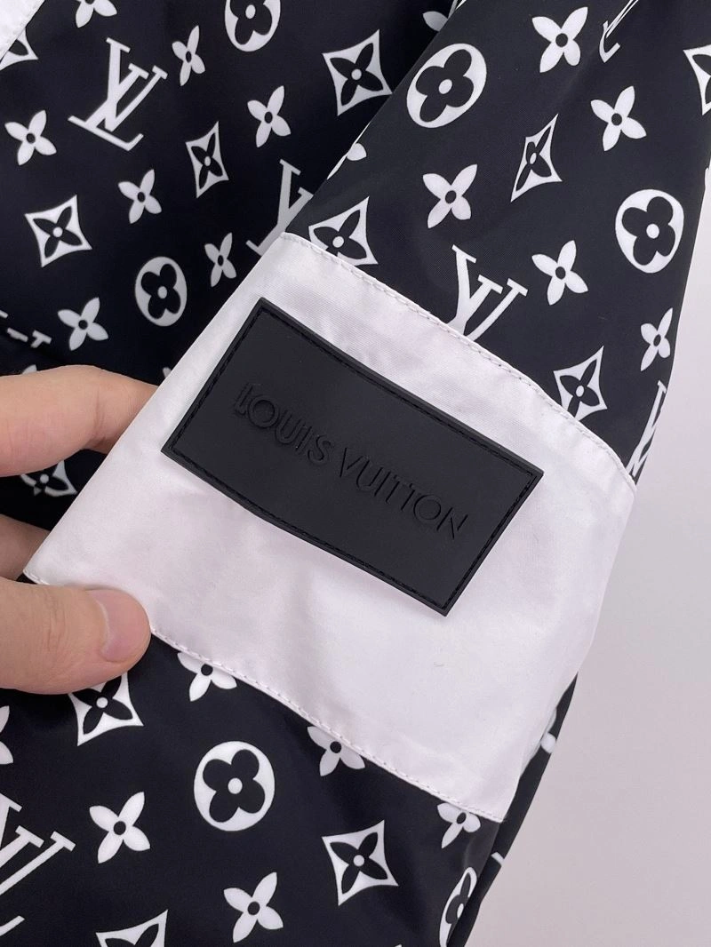 Top mirror Louis Vuitton Outwear