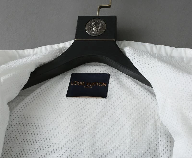 Top mirror Louis Vuitton Outwear