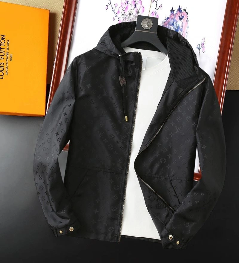 Top mirror Louis Vuitton Outwear