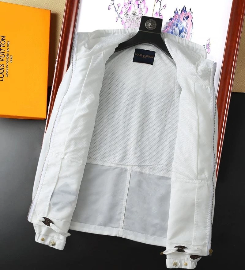 Top mirror Louis Vuitton Outwear