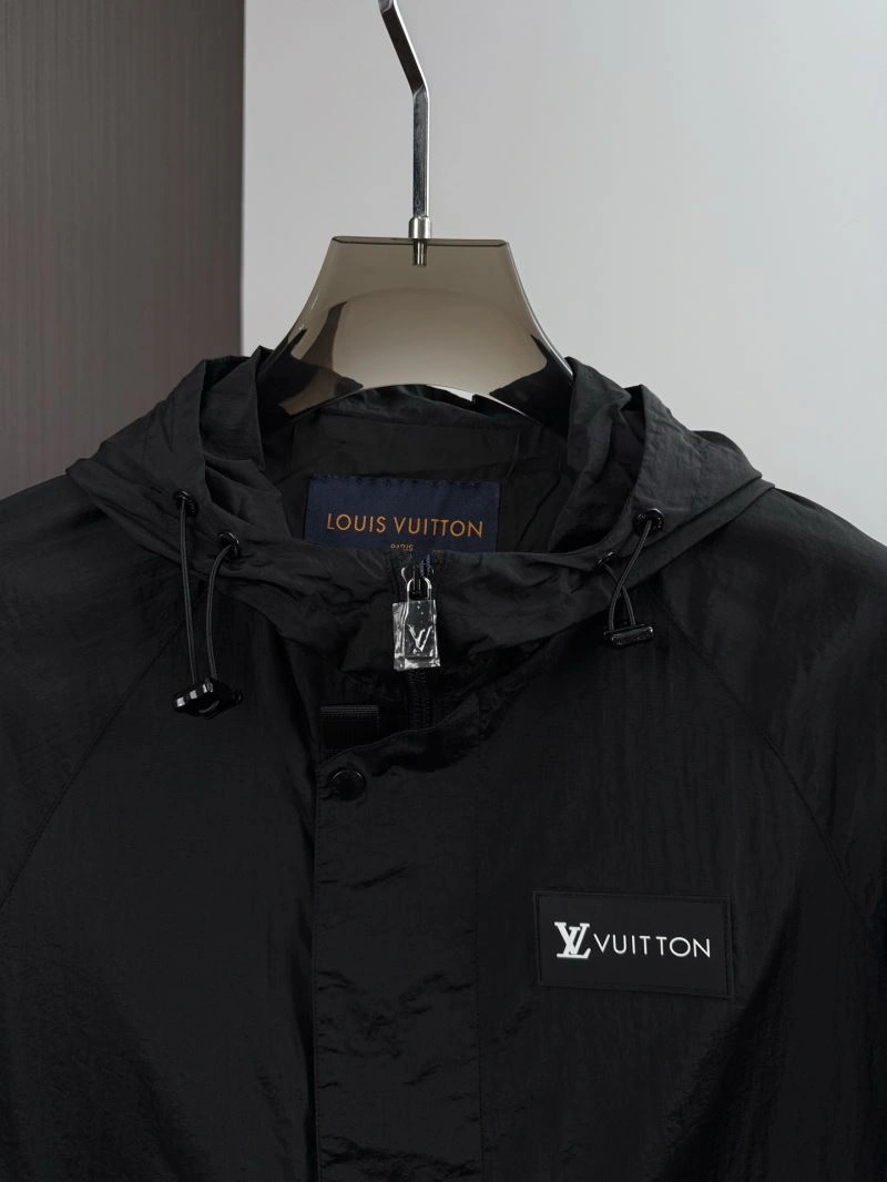 Top mirror Louis Vuitton Outwear