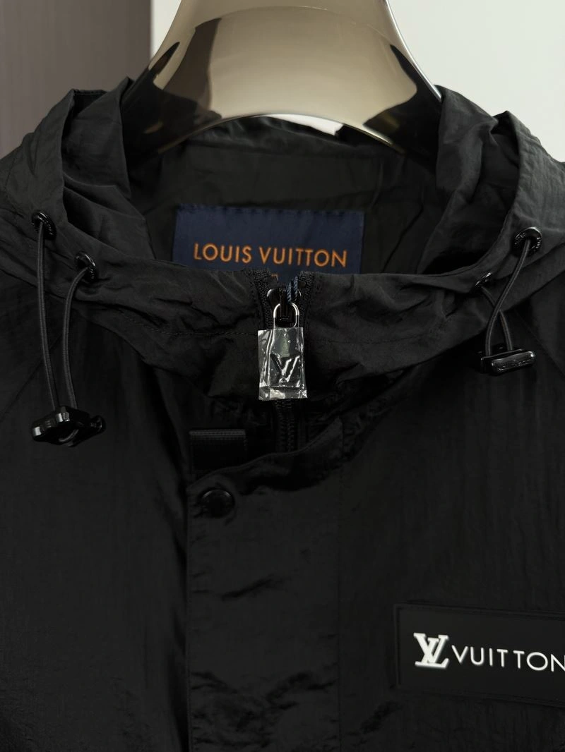 Top mirror Louis Vuitton Outwear