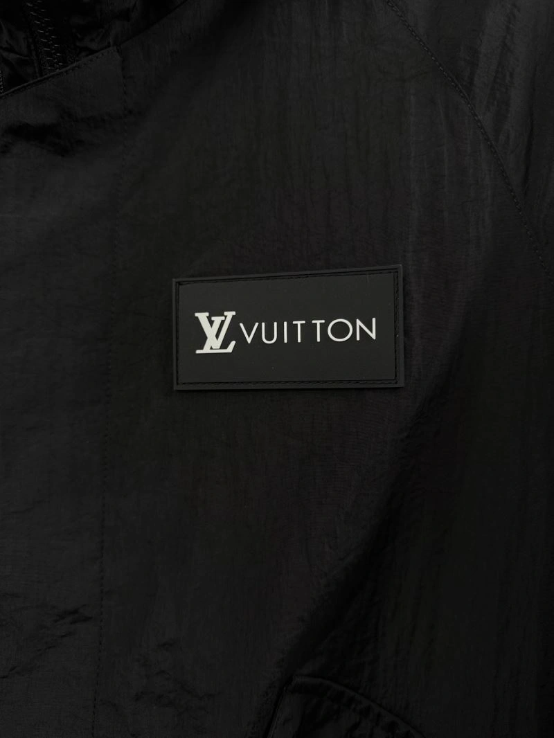 Top mirror Louis Vuitton Outwear