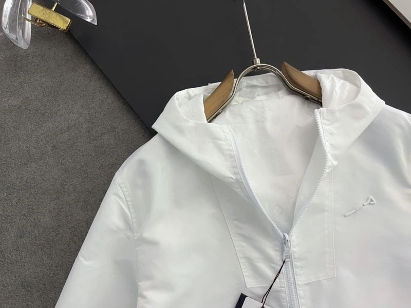Bargain Louis Vuitton Outwear