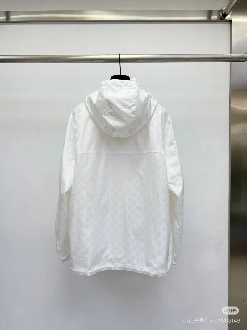 Top mirror Louis Vuitton Outwear