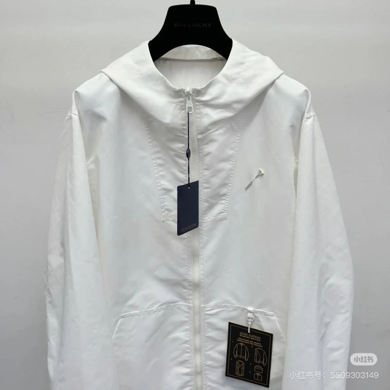 Top mirror Louis Vuitton Outwear