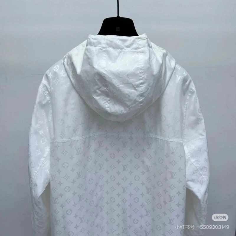 Top mirror Louis Vuitton Outwear