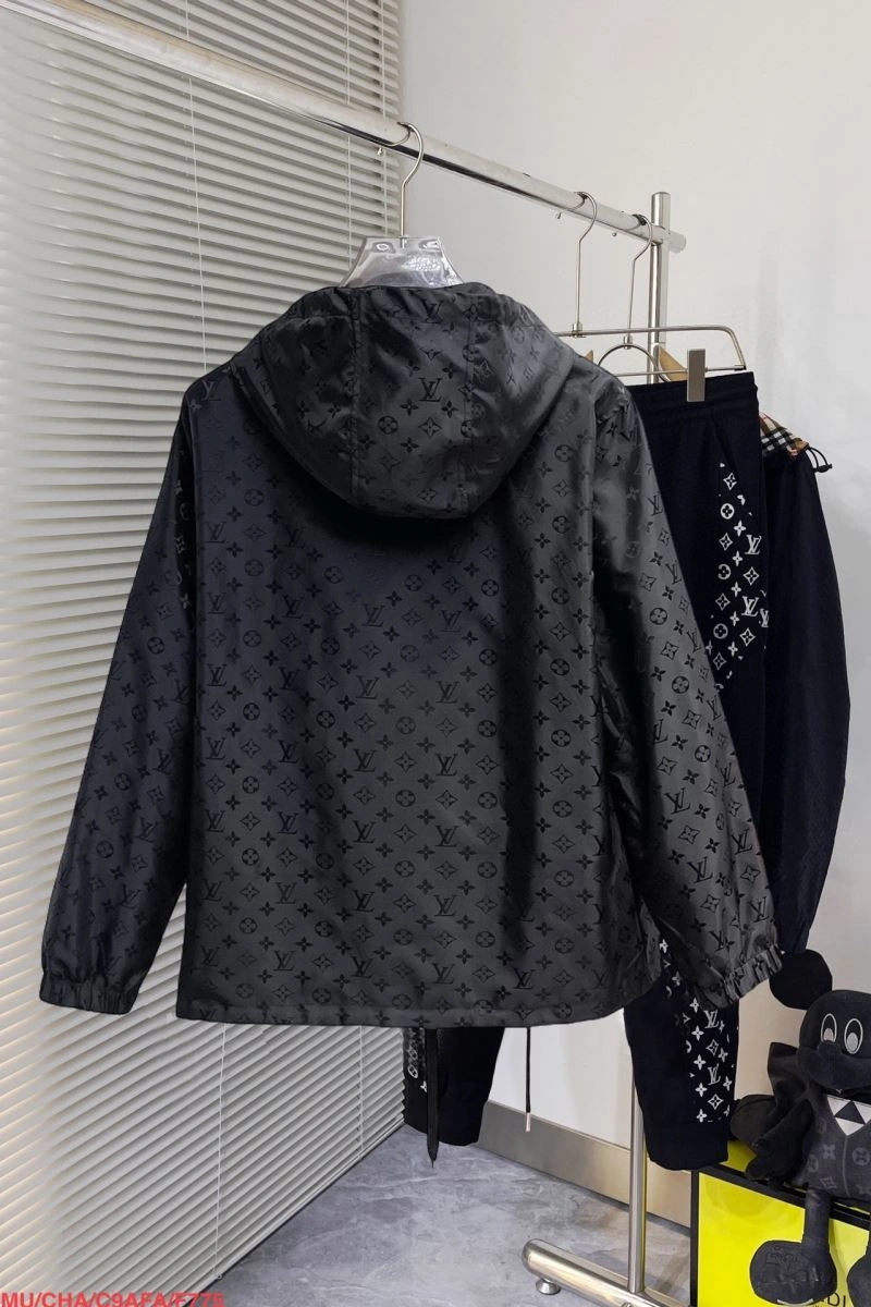 Top mirror Louis Vuitton Outwear
