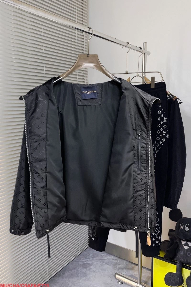 Top mirror Louis Vuitton Outwear