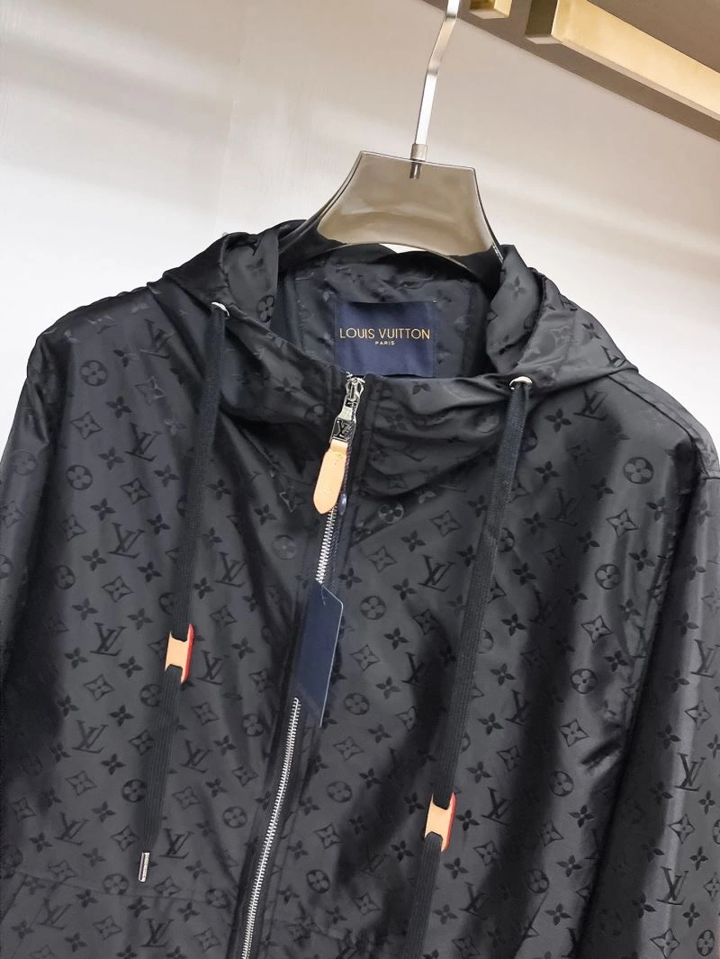 Top mirror Louis Vuitton Outwear