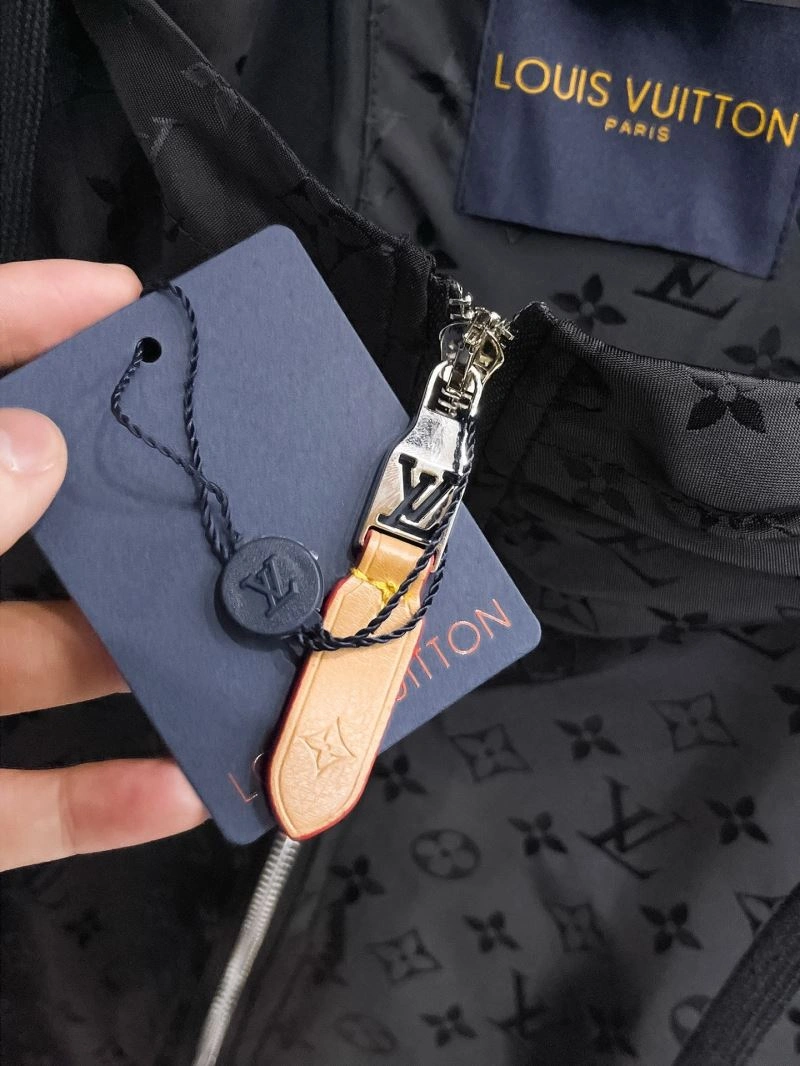 Top mirror Louis Vuitton Outwear