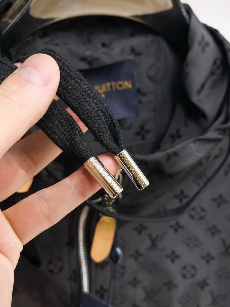 Top mirror Louis Vuitton Outwear