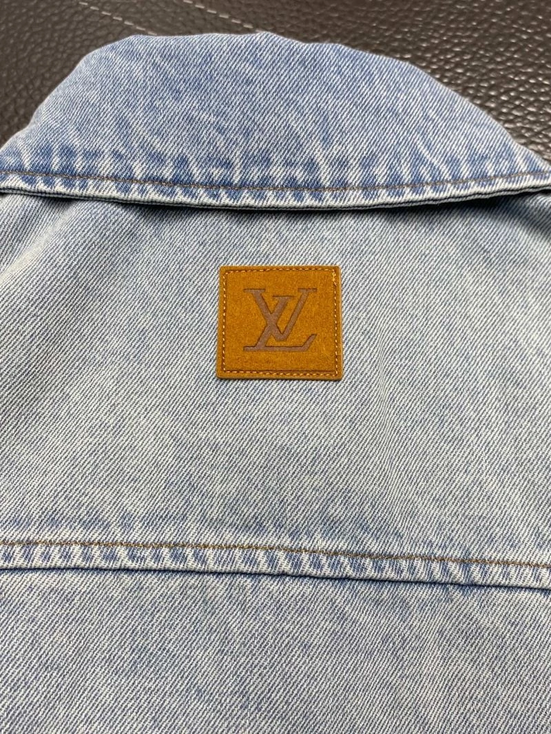 Accurate model Louis Vuitton Outwear