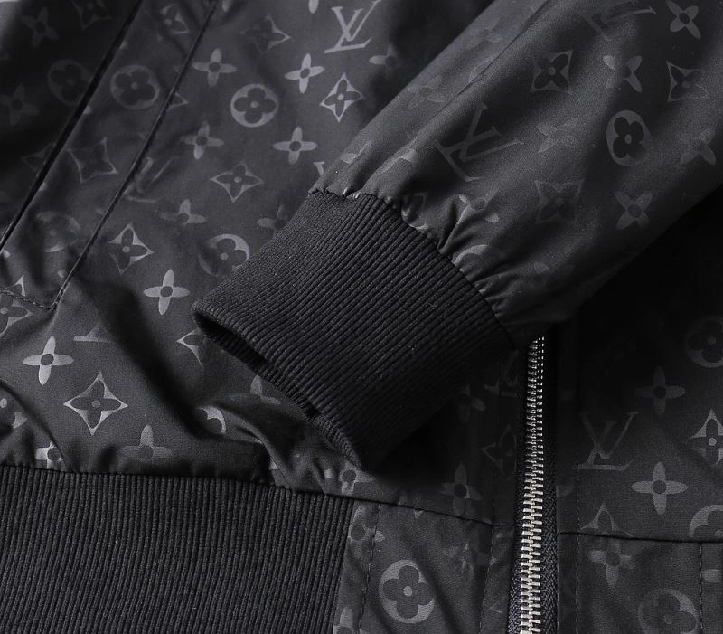 Top match Louis Vuitton Outwear