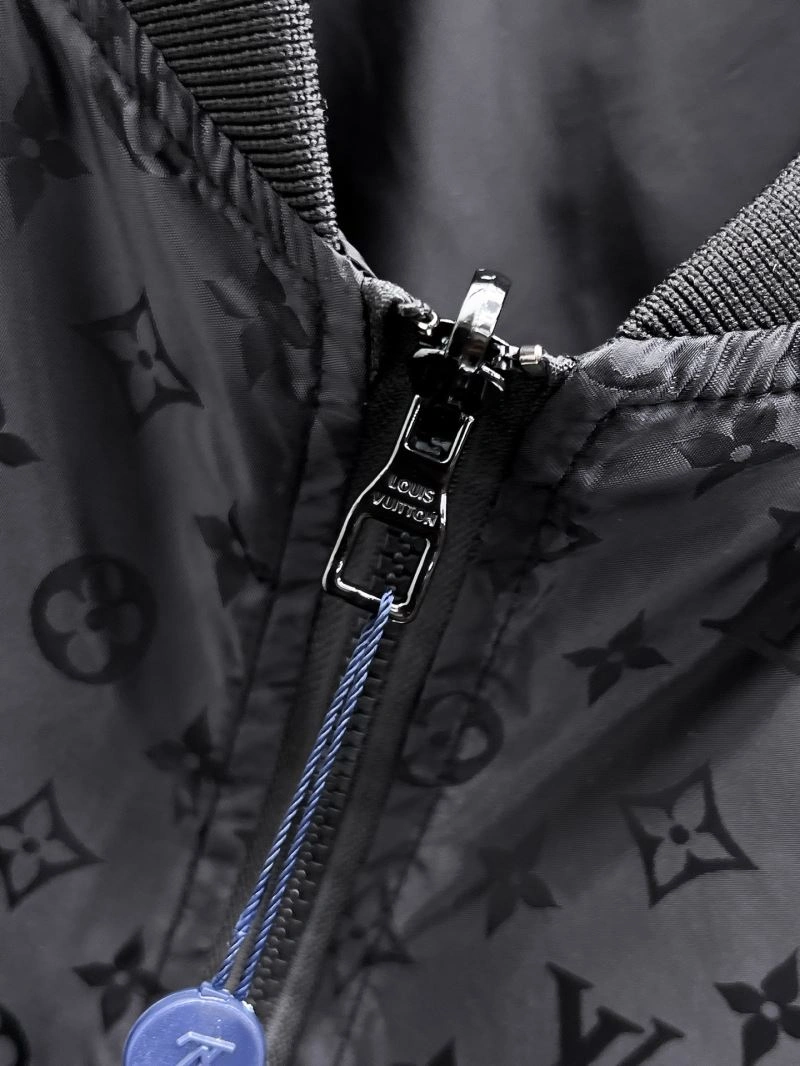 Top mirror Louis Vuitton Outwear