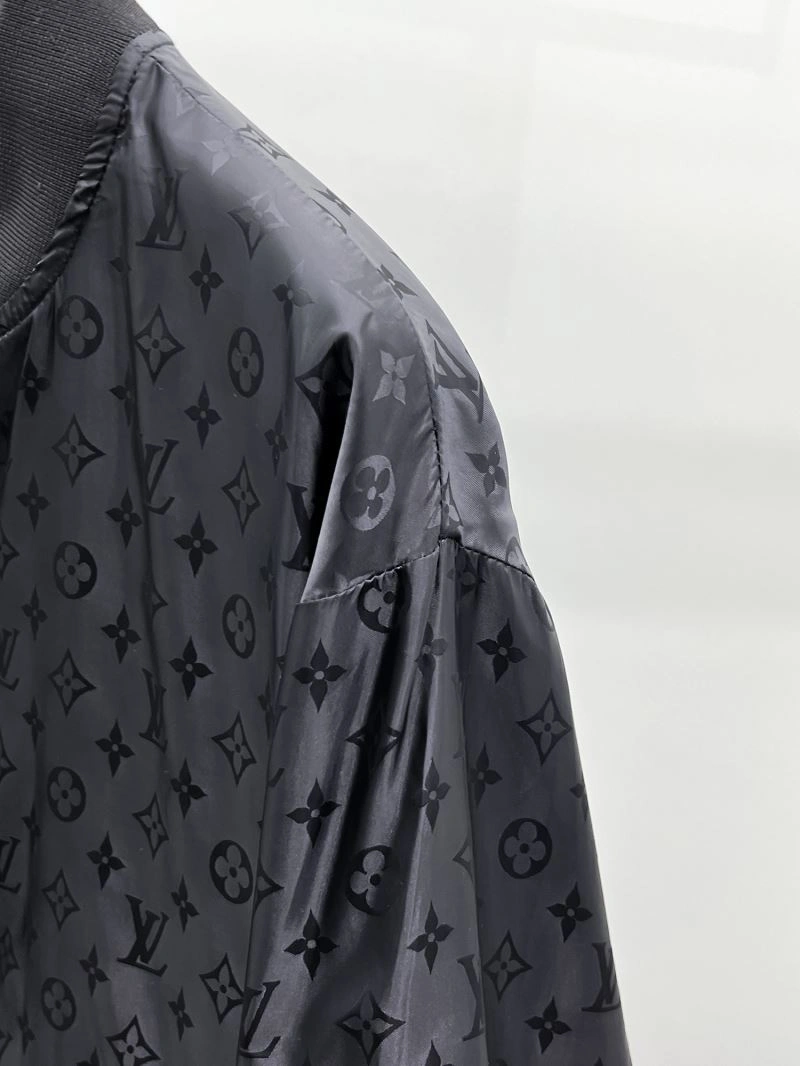 Top mirror Louis Vuitton Outwear