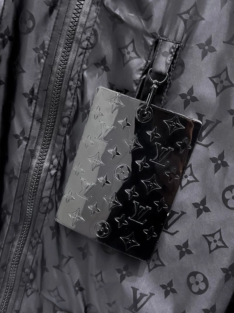 Top mirror Louis Vuitton Outwear