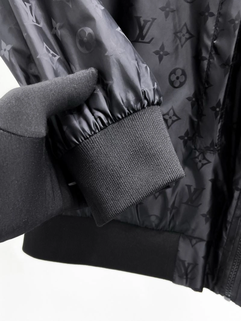 Top mirror Louis Vuitton Outwear