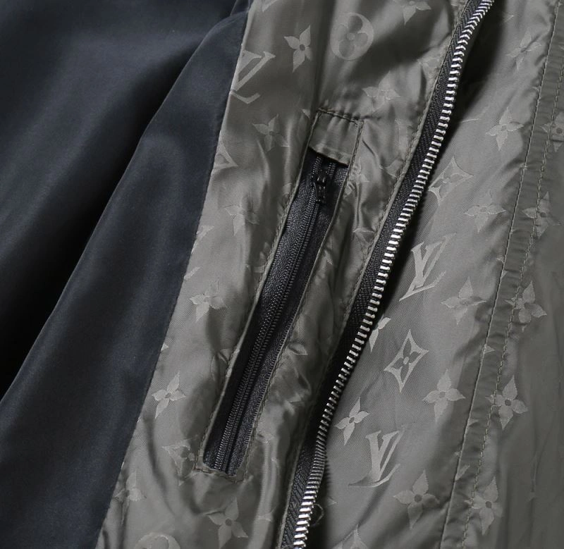 Top mirror Louis Vuitton Outwear