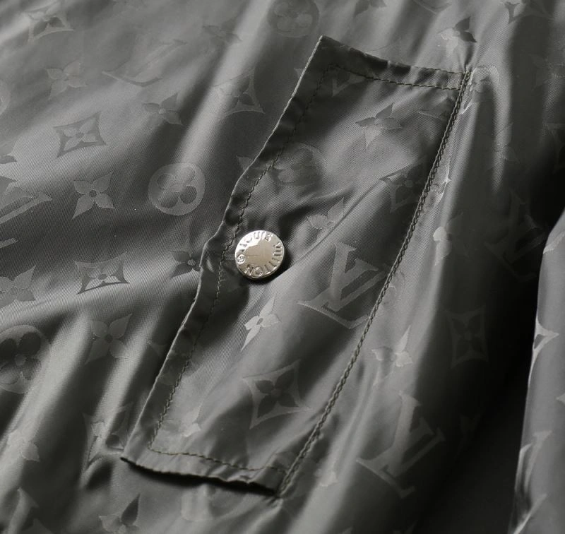 Top mirror Louis Vuitton Outwear