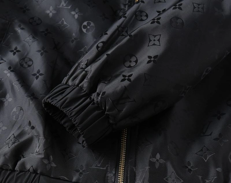 Top mirror Louis Vuitton Outwear