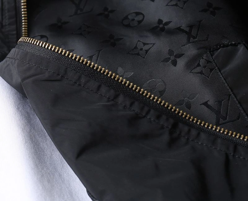 Top mirror Louis Vuitton Outwear