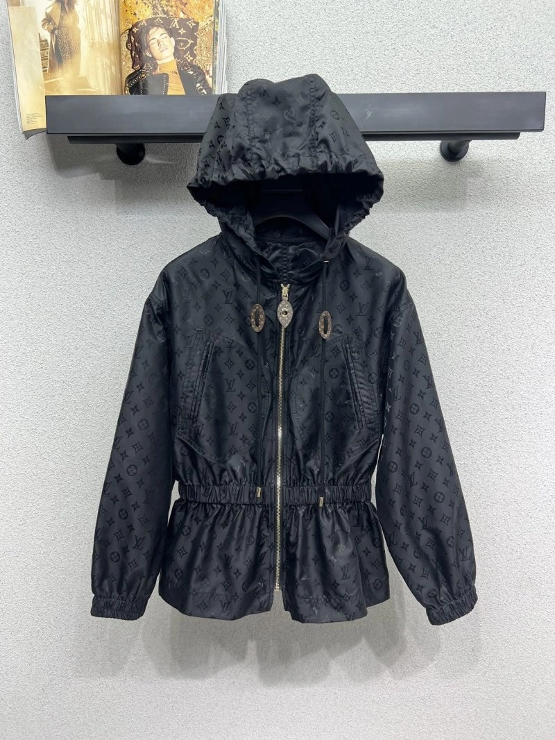 Top mirror Louis Vuitton Outwear