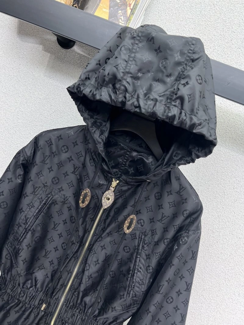 Top mirror Louis Vuitton Outwear