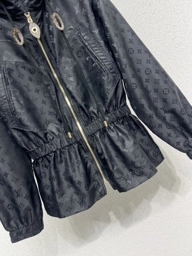 Top mirror Louis Vuitton Outwear