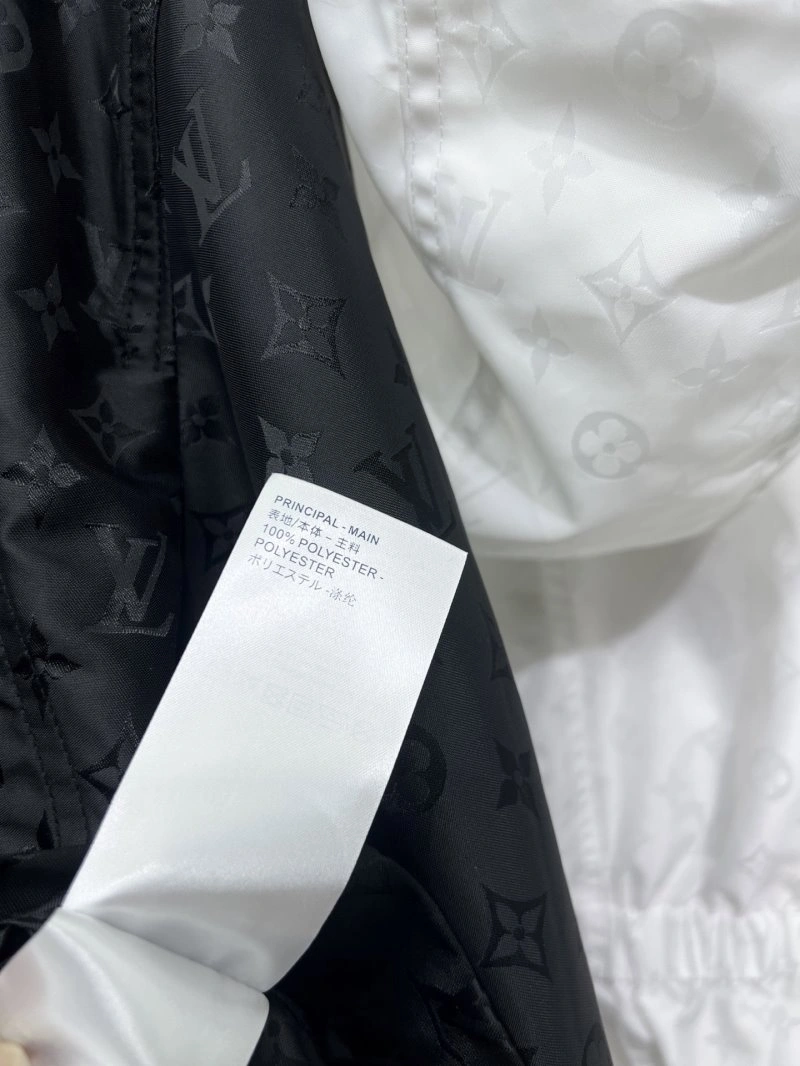 Top mirror Louis Vuitton Outwear