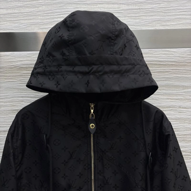 Top mirror Louis Vuitton Outwear