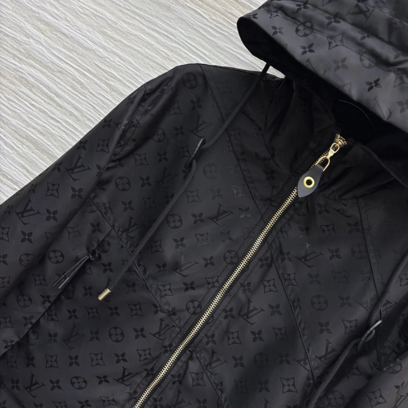 Top mirror Louis Vuitton Outwear
