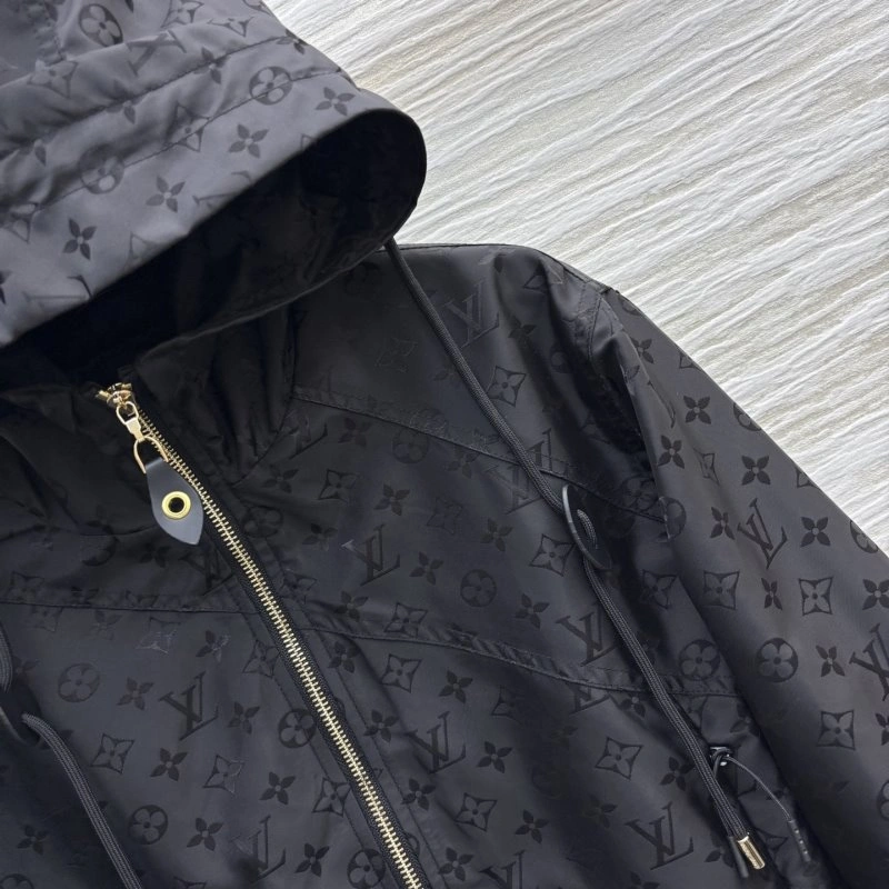 Top mirror Louis Vuitton Outwear