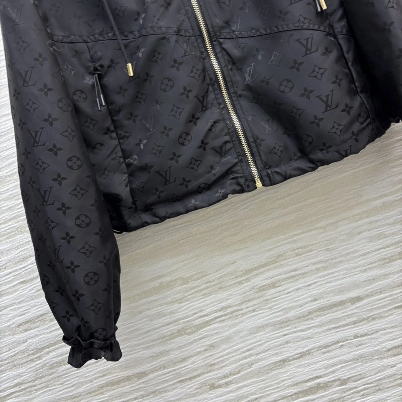 Top mirror Louis Vuitton Outwear