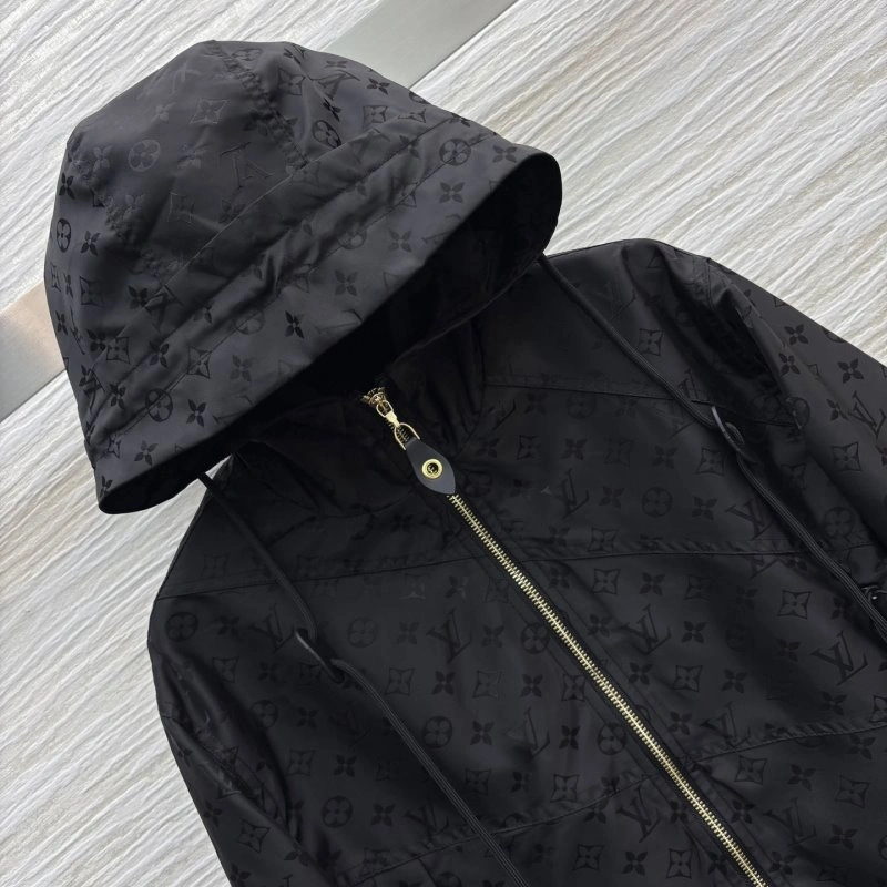 Top mirror Louis Vuitton Outwear