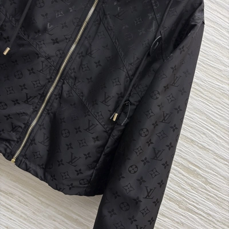 Top mirror Louis Vuitton Outwear