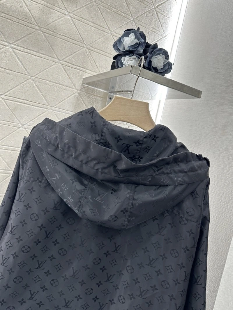 Top mirror Louis Vuitton Outwear